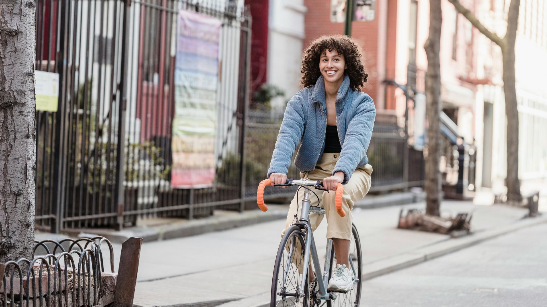 Jak się ubrać na rower? Wybierz komfort, styl i bezpieczeństwo! | DKfashion